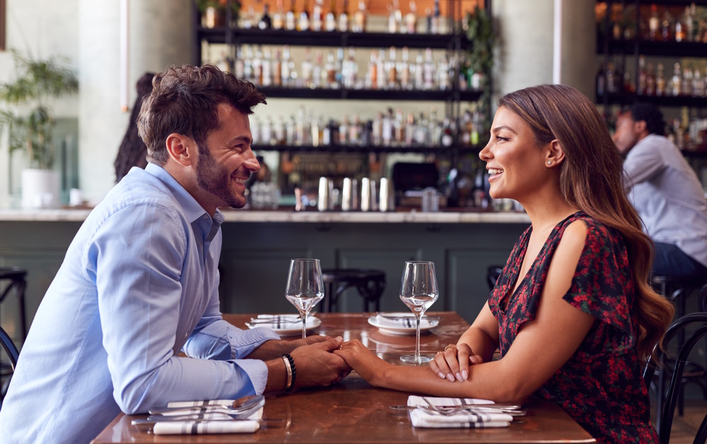 10 Gespreksonderwerpen voor een Perfecte Eerste Date - Alletop10lijstjes